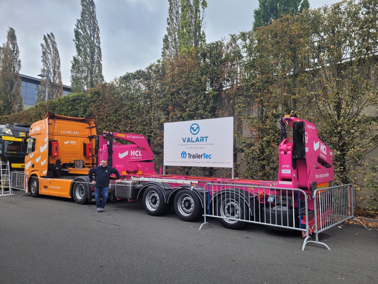 Valart - Containers | Sideloader | Sidelifter | Semi Trailler | CRANE